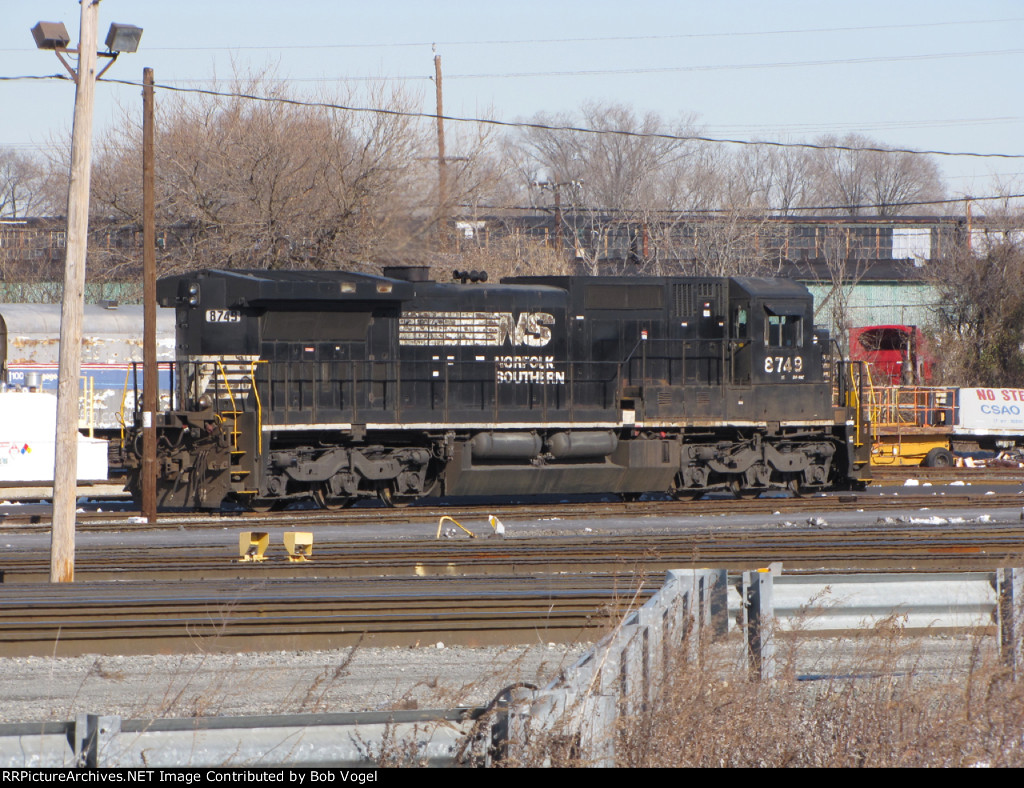 NS 8749
